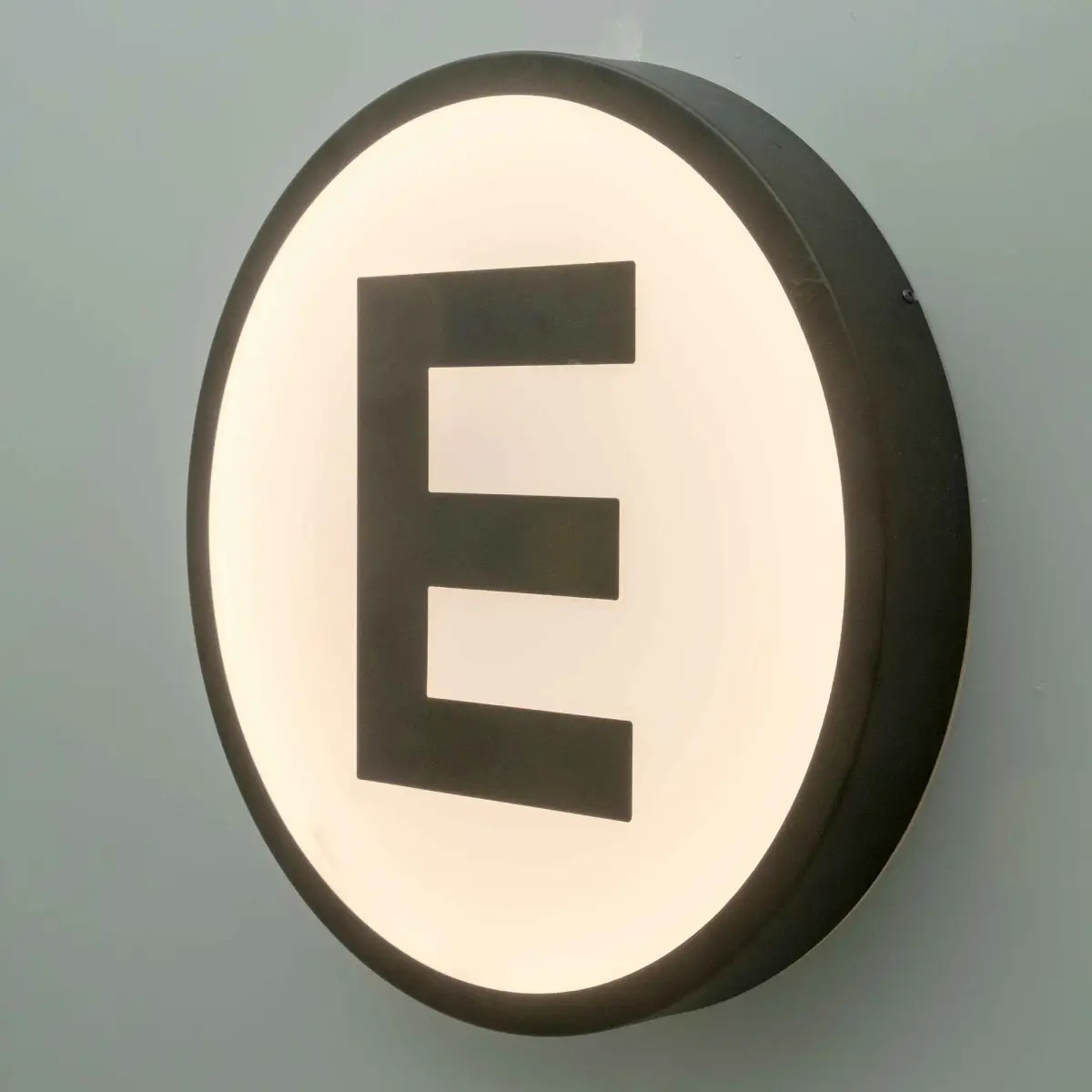 Rótulo circular letra luminosa