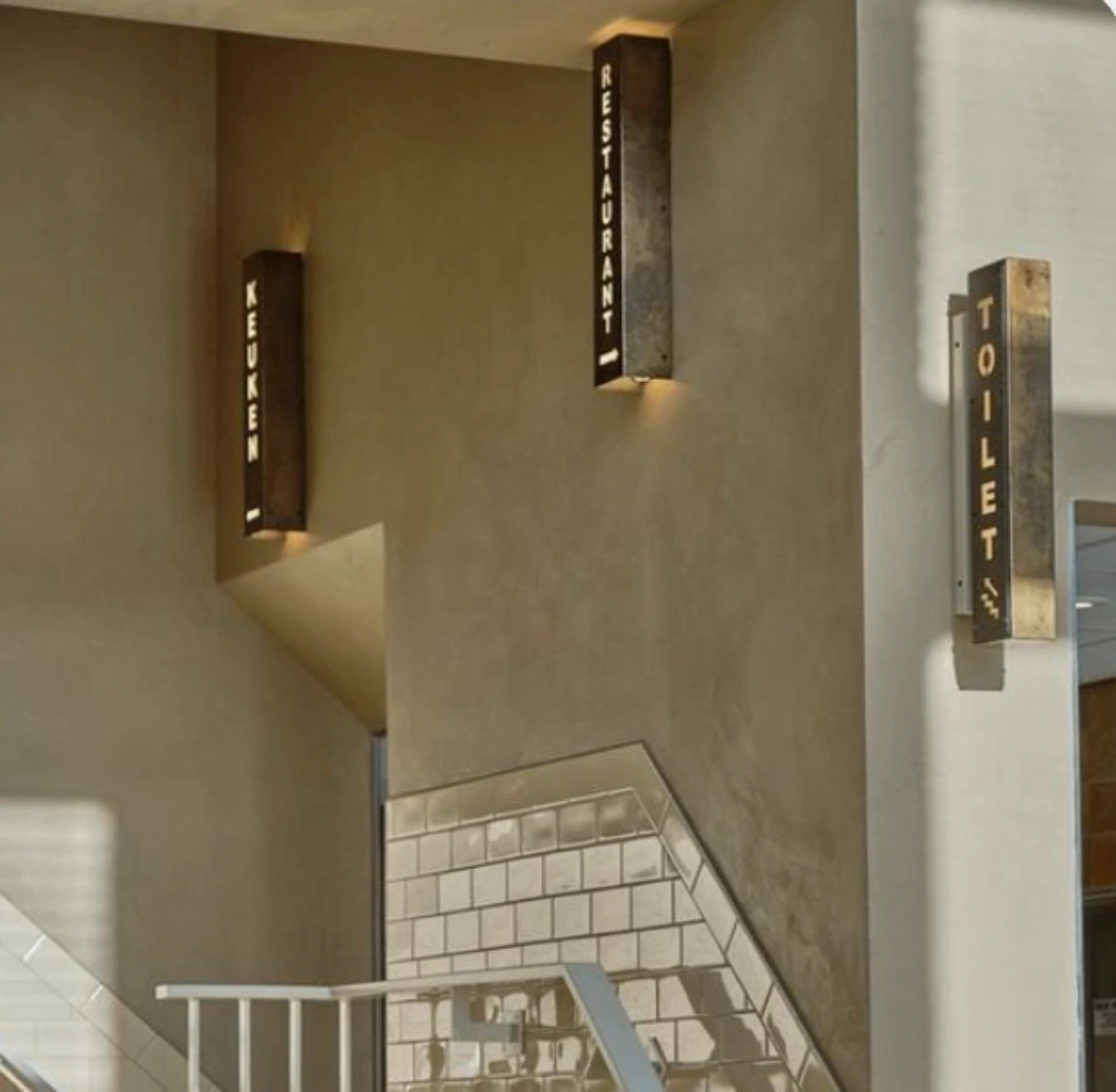 Rotulo señalización pared estilo industrial