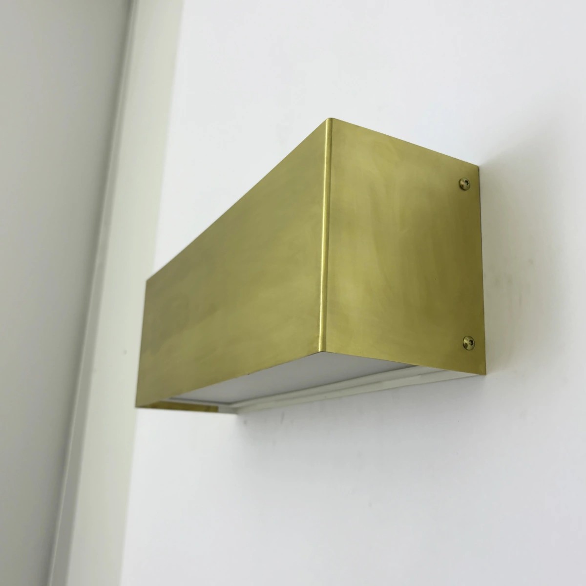 Aplique de pared estilo vintage con luz difusa y cálida - Modelo Radia